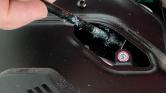 Cleaning the motor screw thread – Elite Knowledge Base